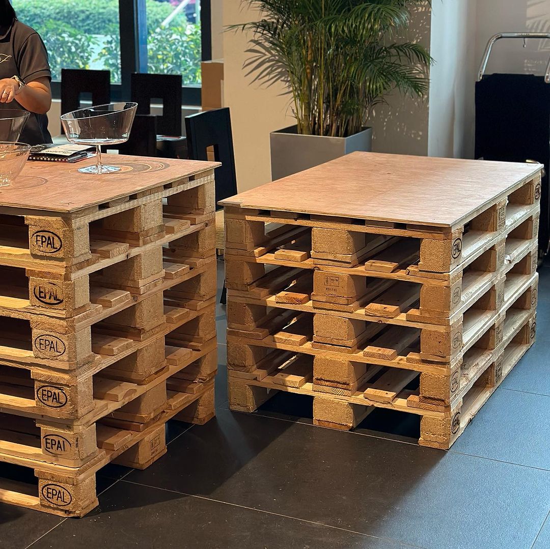 Recycled Pallet Tables with Table Top – CREUSE